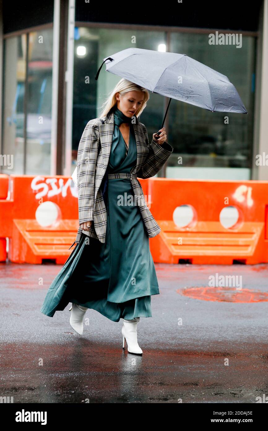 Street style, Kate Davidson Hudson arriving at 3.1 Phillip Lim spring ...