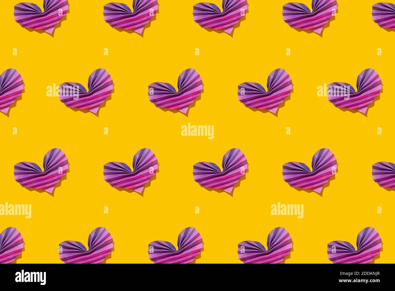 Pattern of pink and purple origami hearts Stock Photo - Alamy