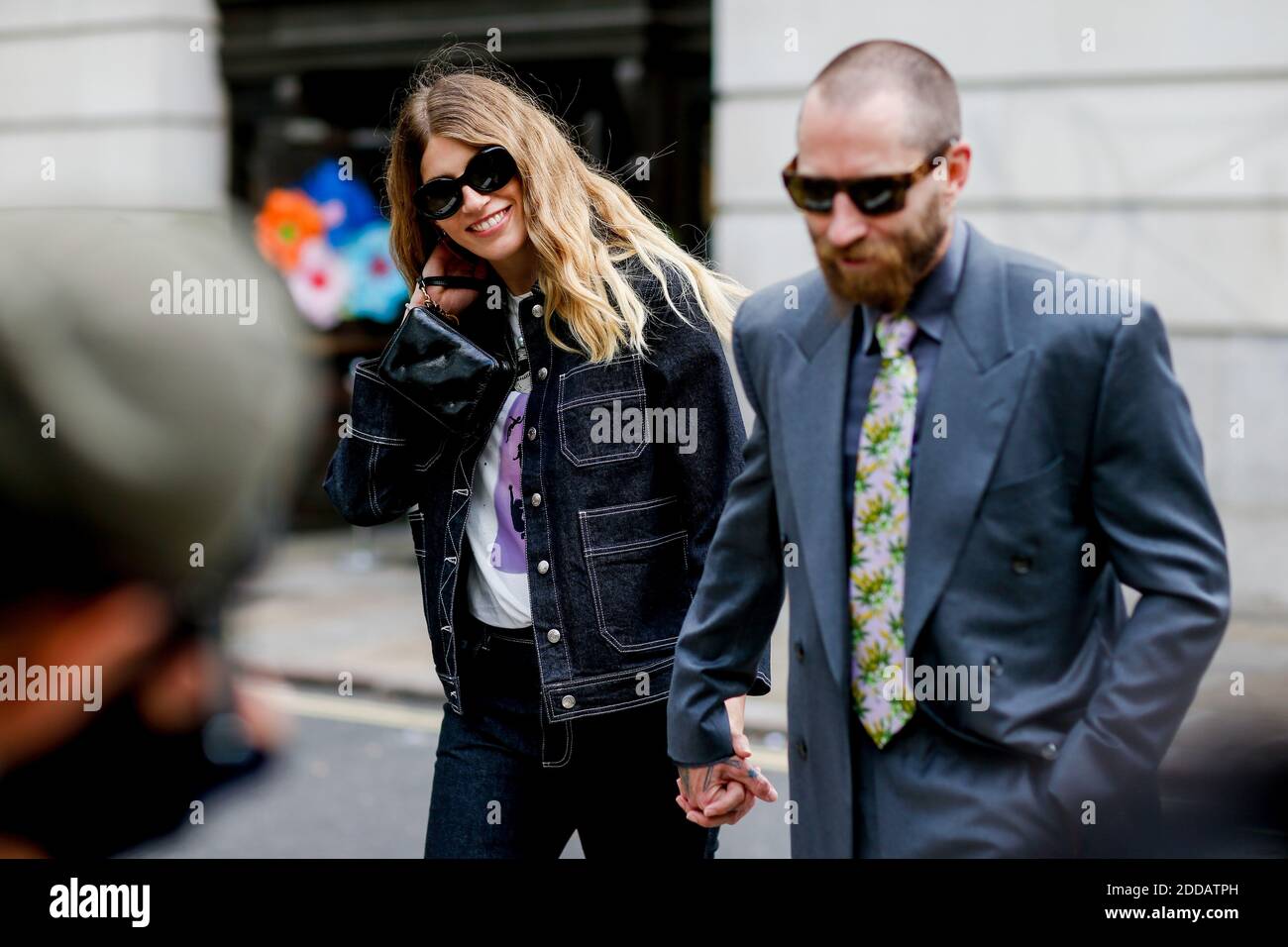 Alexa chung denim hi-res stock photography and images - Alamy