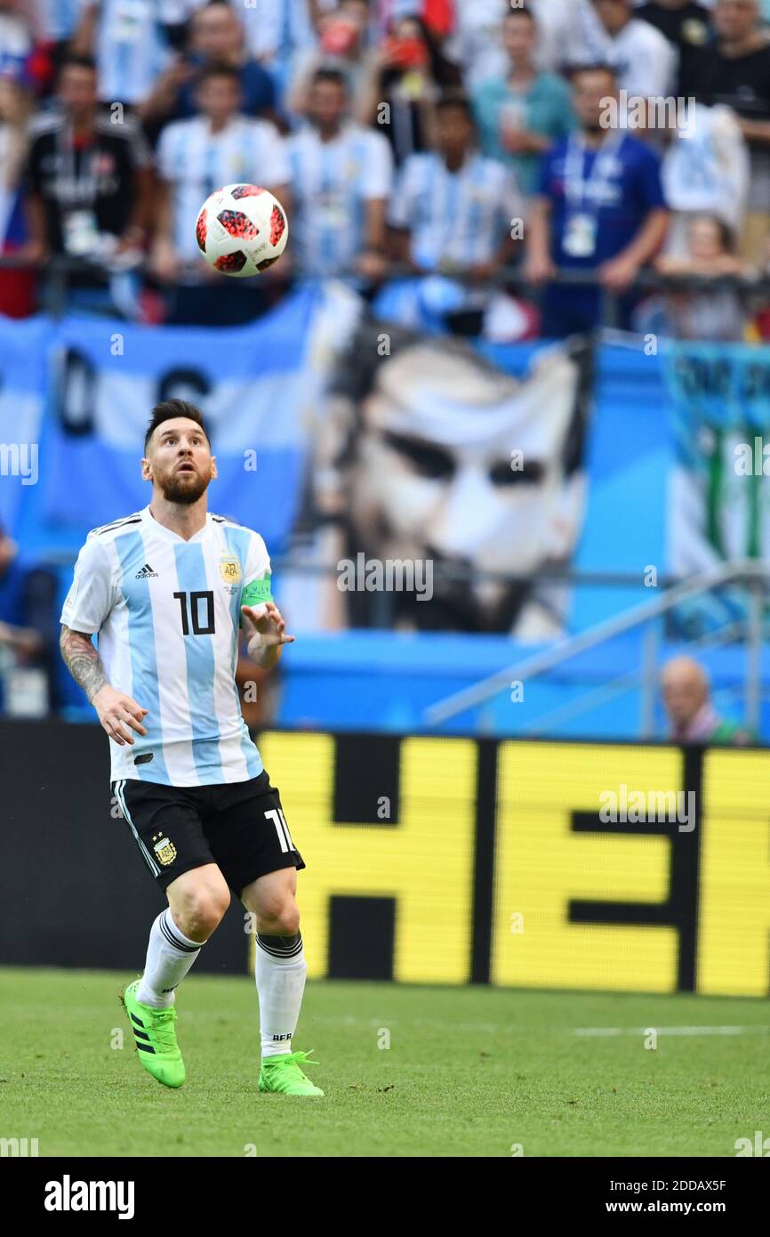 Lionel messi en action hi-res stock photography and images - Alamy
