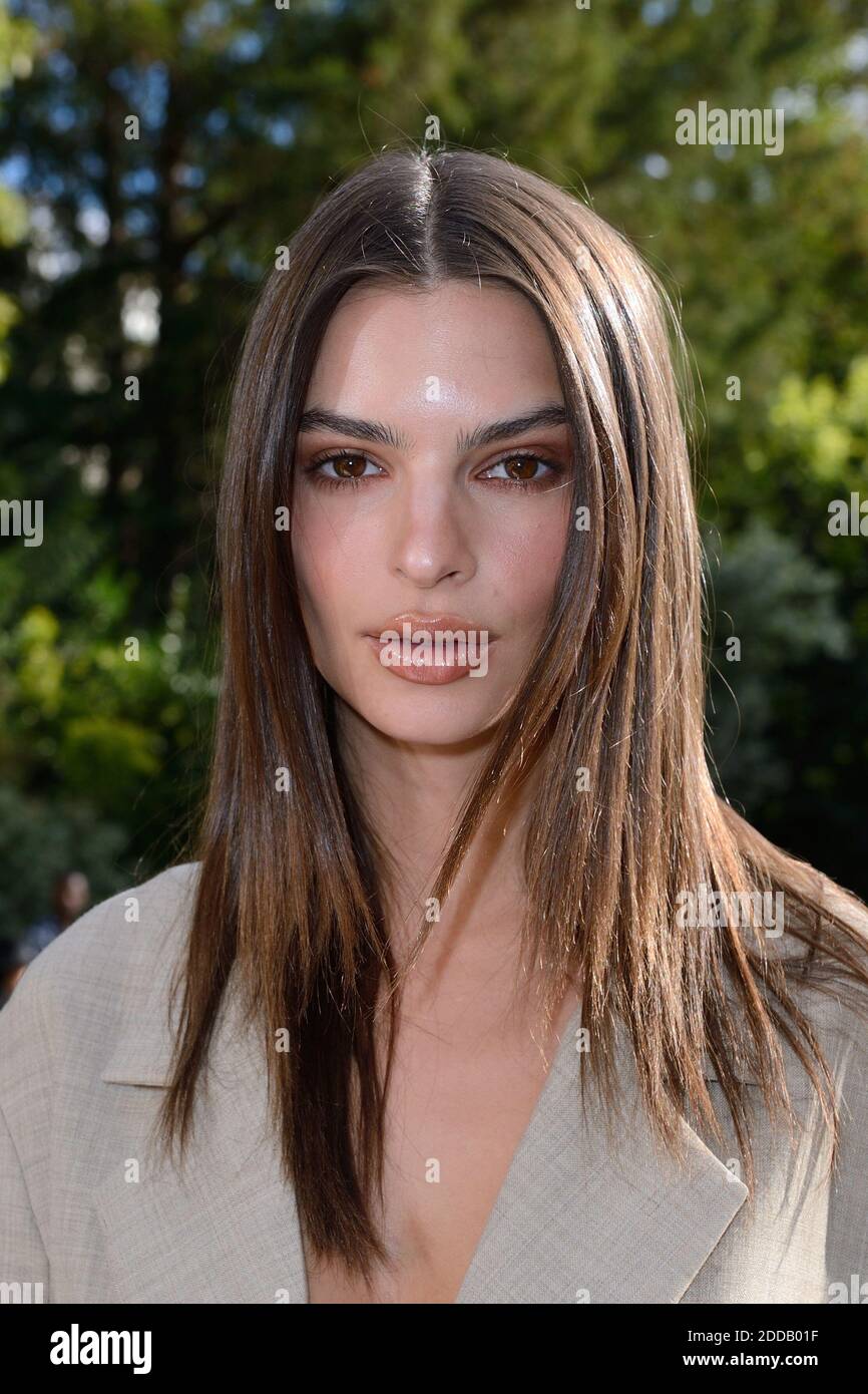 Emily Ratajkowski attending the Jacquemus Fashion Show during Paris ...