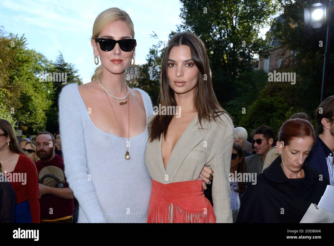 Chiara Ferragni and Emily Ratajkowski attending the Jacquemus Fashion ...