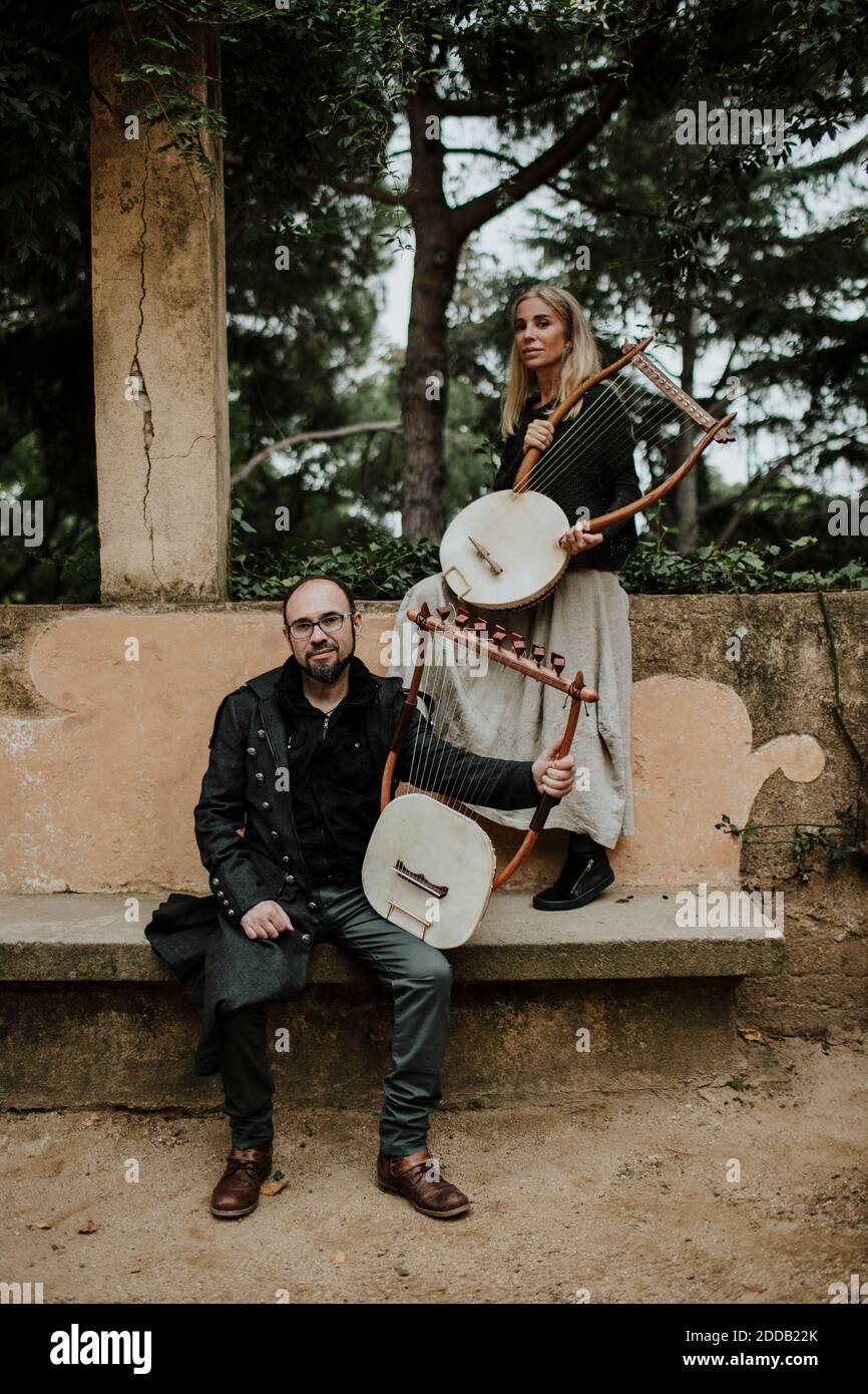 Lyre instrument side view hi-res stock photography and images - Alamy