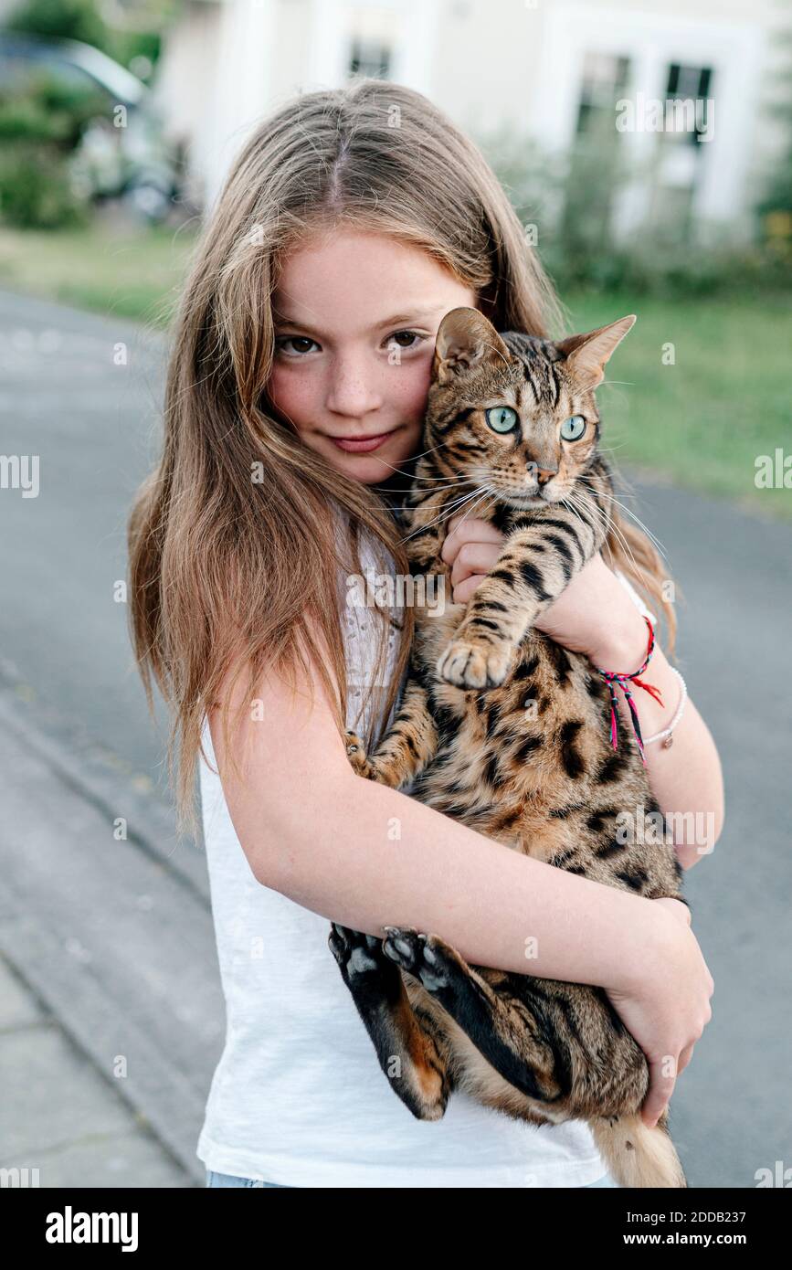 Girl cat standing hi-res stock photography and images - Alamy