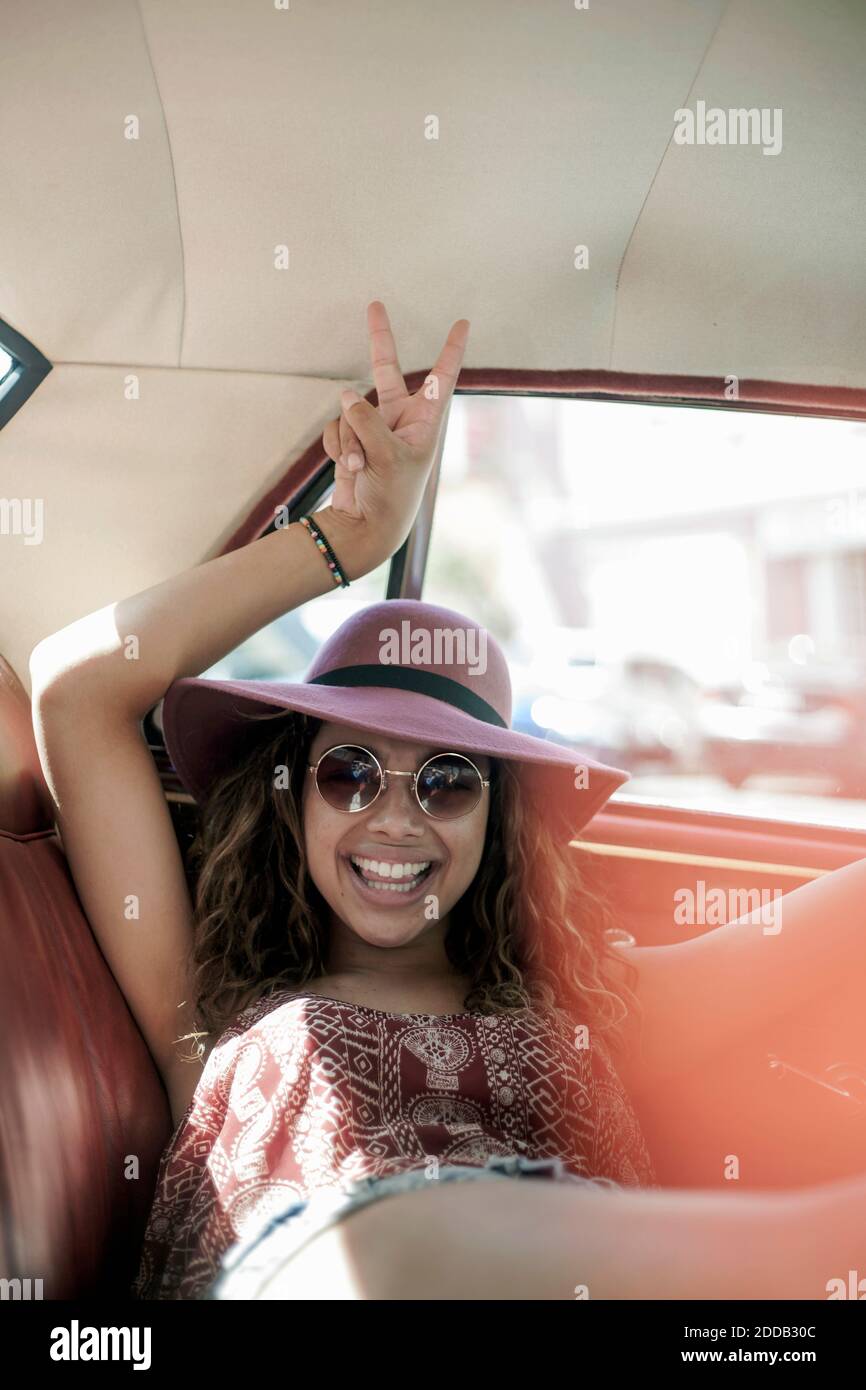 Young woman car gesturing hi-res stock photography and images - Alamy