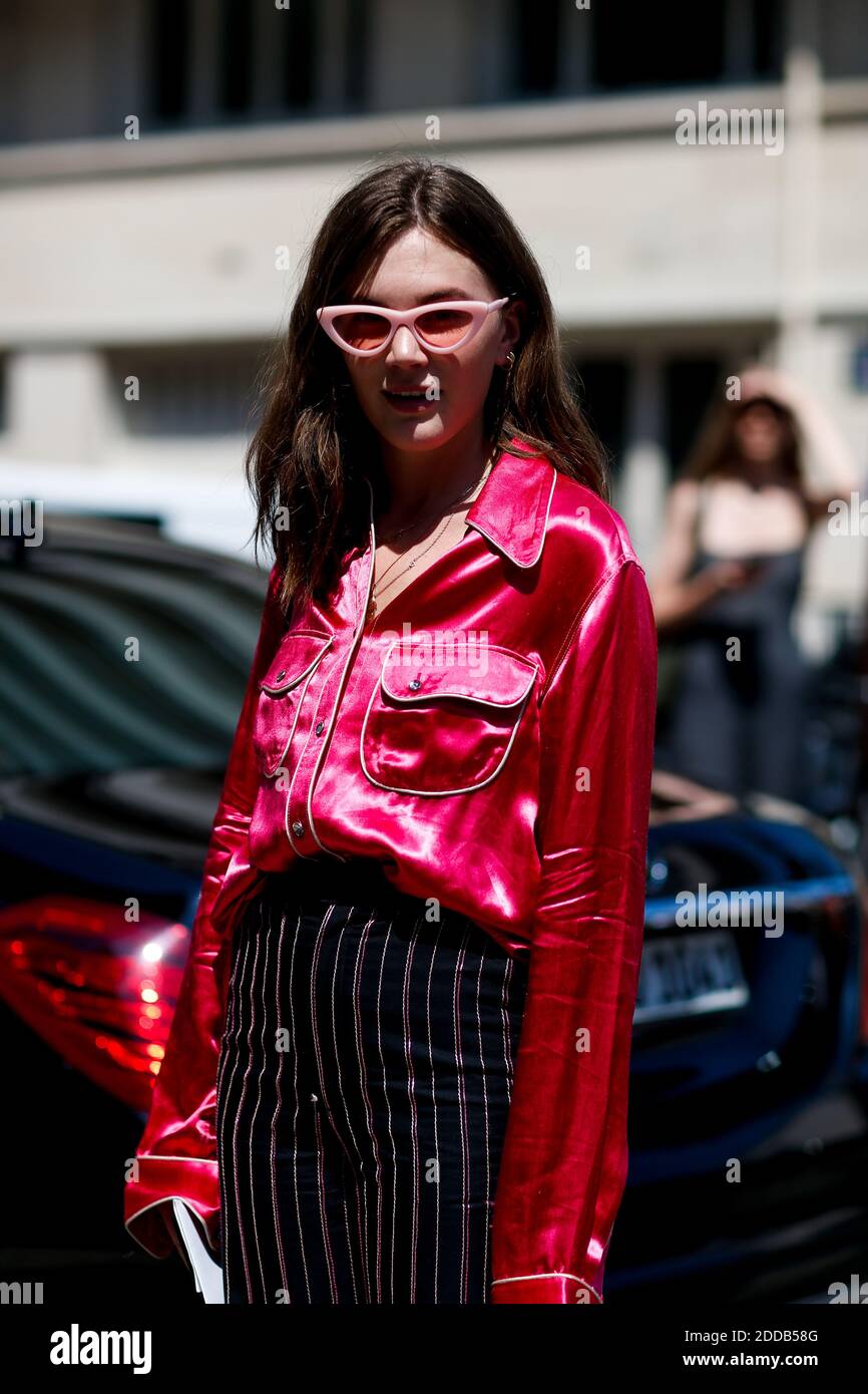 Street style, Madelynn Furlong arriving at Acne Fall-Winter 2018-2019 ...