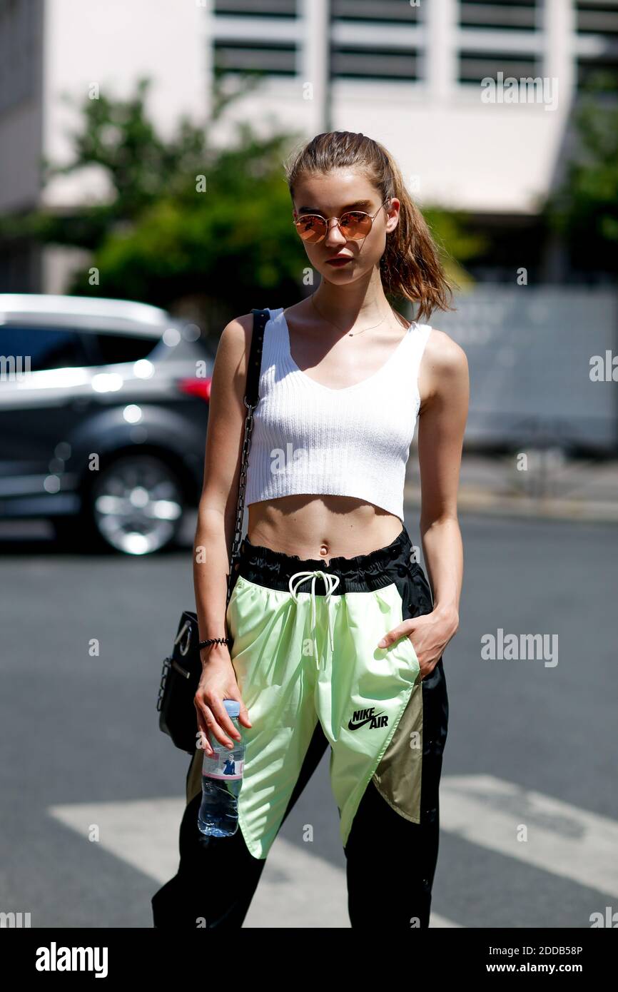 Street style, model Meghan Roche after Acne Fall-Winter 2018-2019 Haute ...