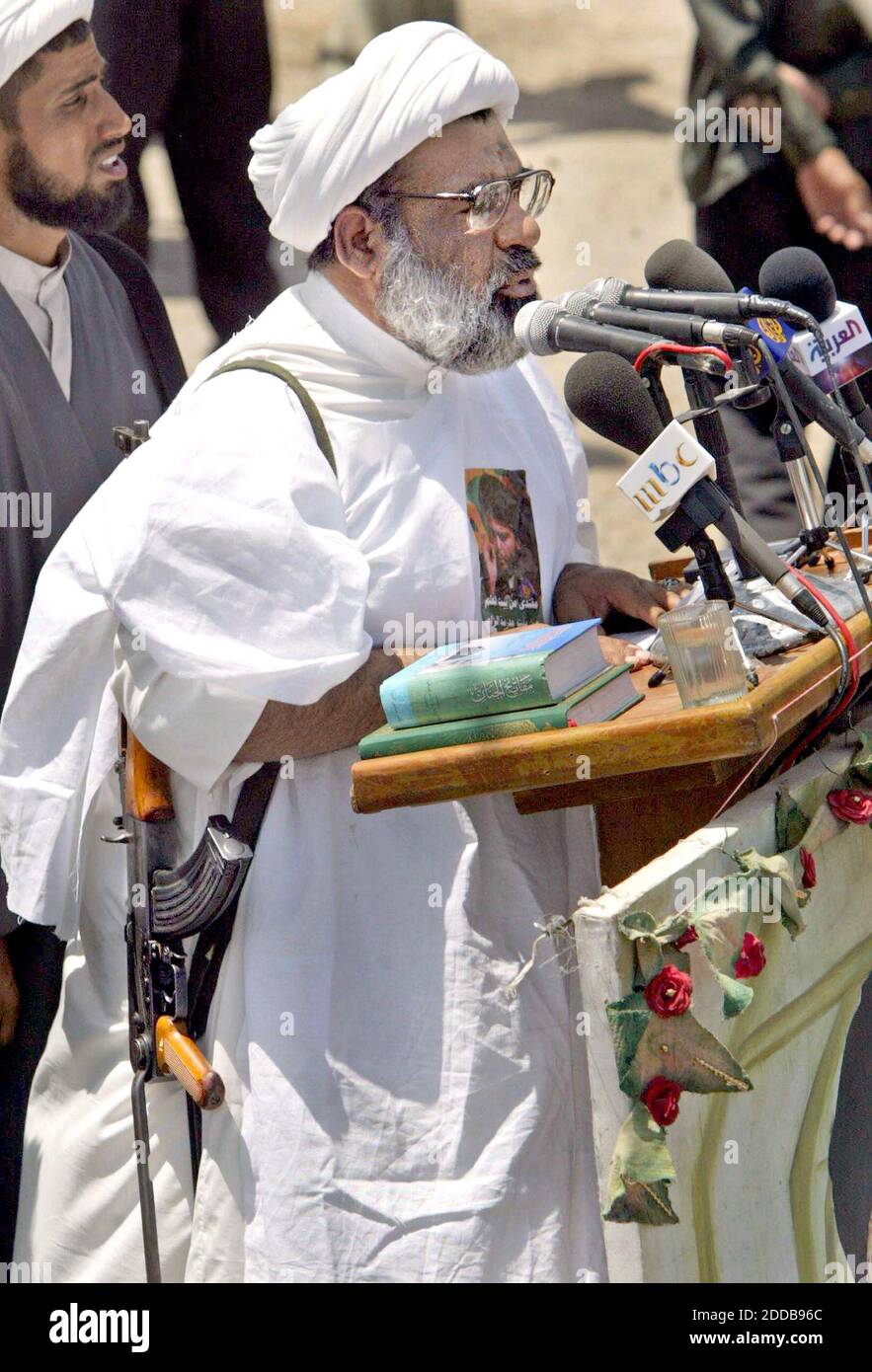 Fusil kalashnikov ak 47 hi-res stock photography and images - Alamy