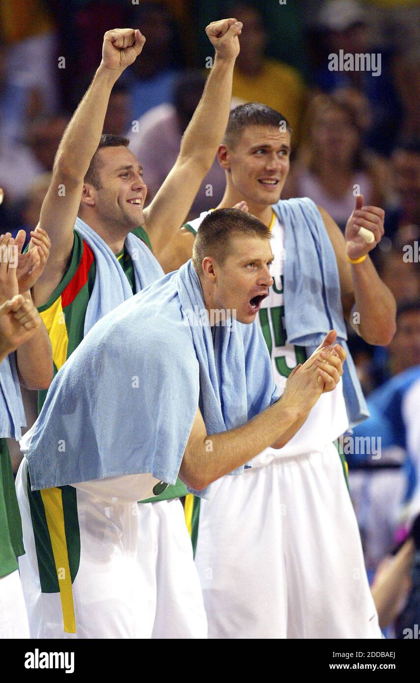 2004 usa olympic basketball hi-res stock photography and images - Alamy