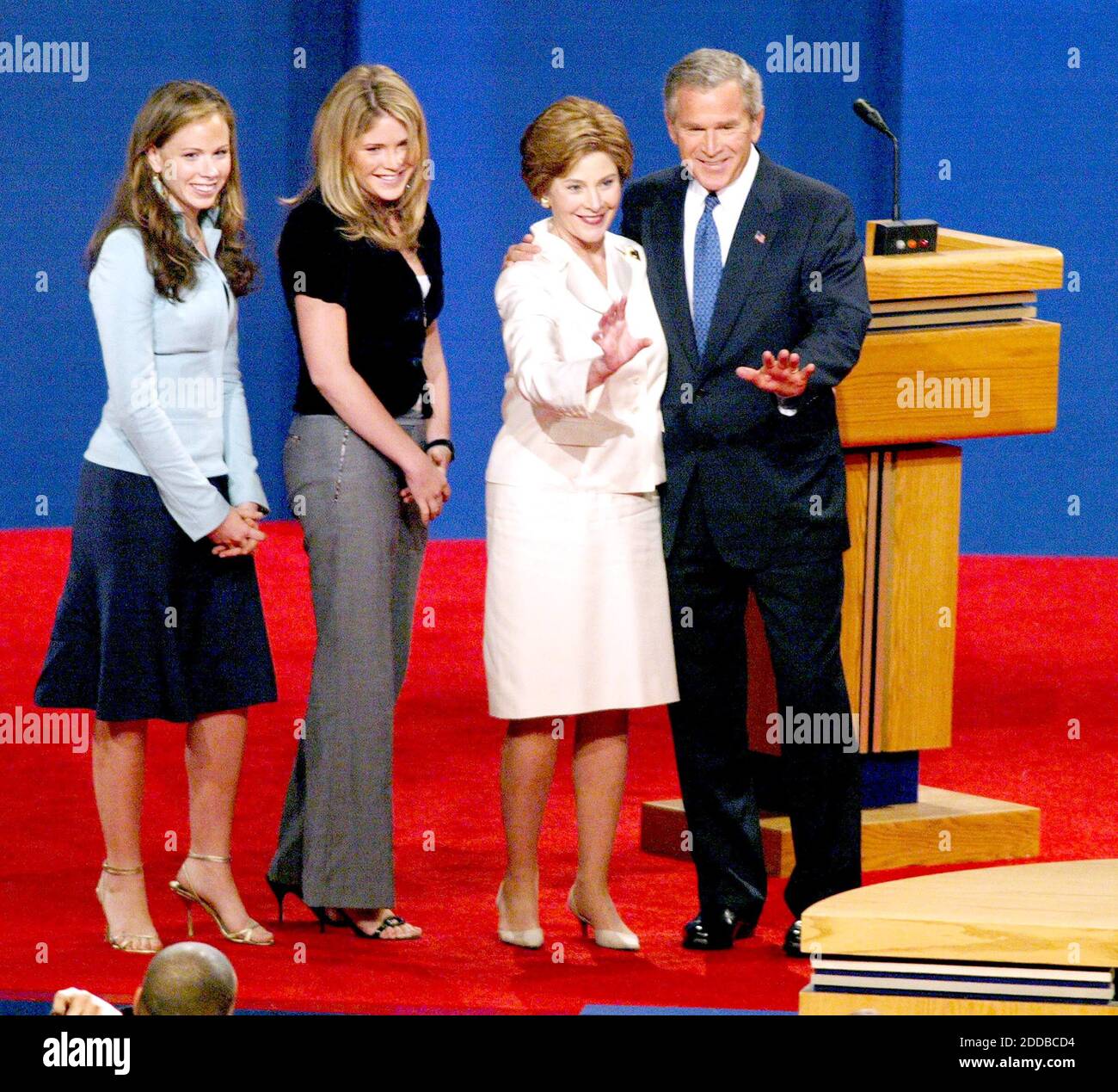 Laura bush with daughters hi-res stock photography and images - Alamy
