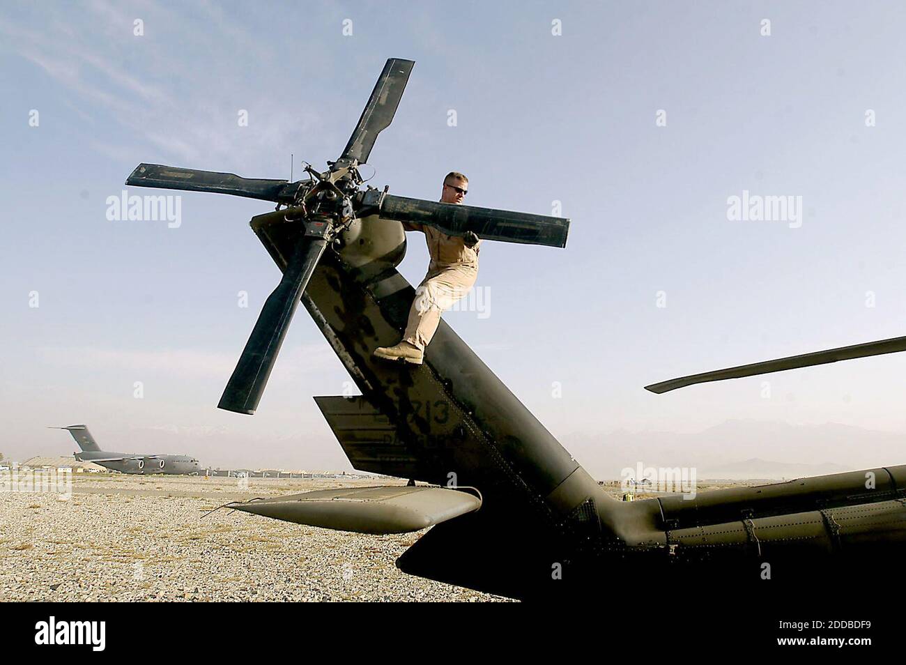 Helicopter with no tail rotor hi-res stock photography and images - Alamy