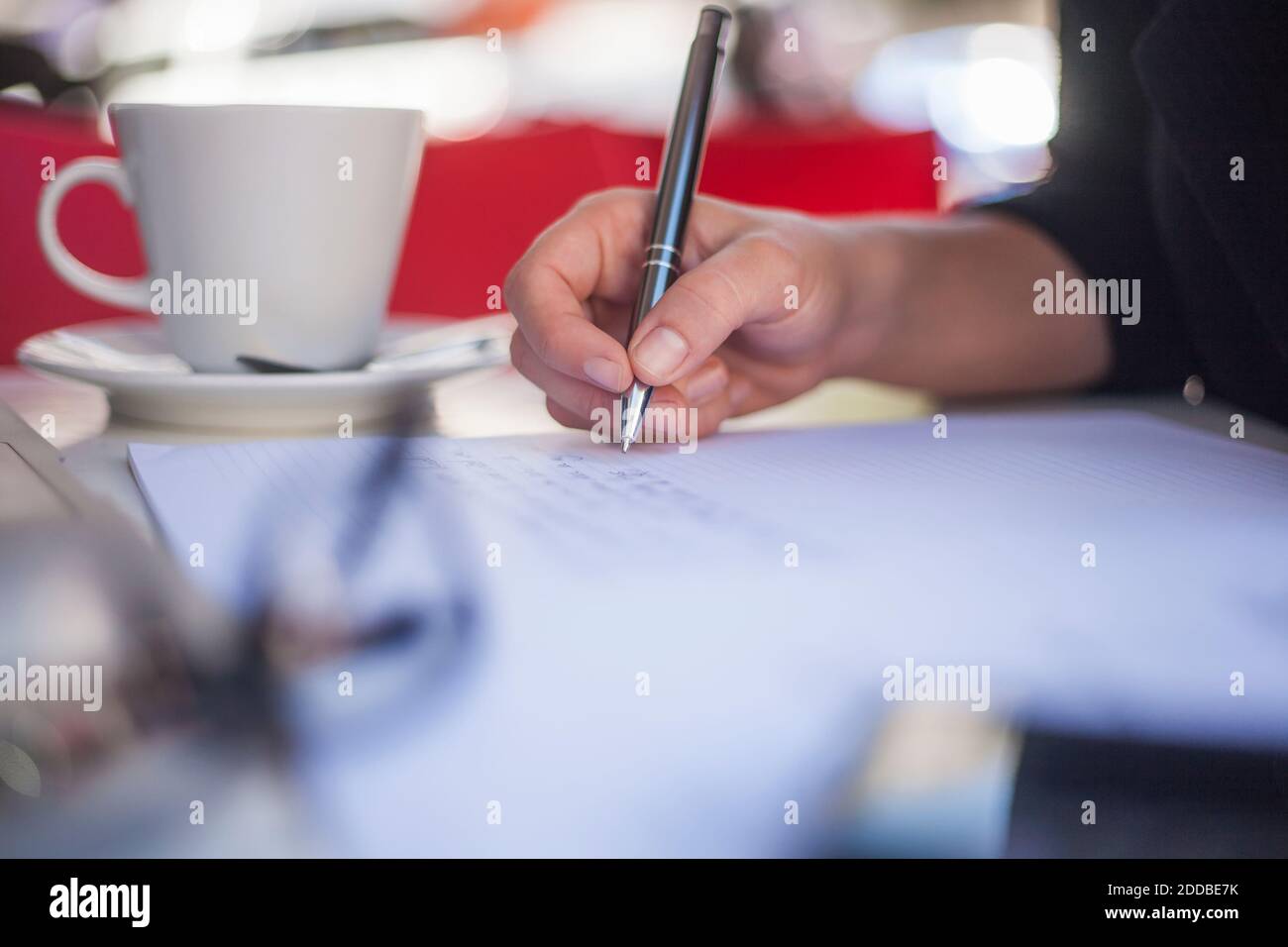 Woman drinking paper cup hi-res stock photography and images - Alamy