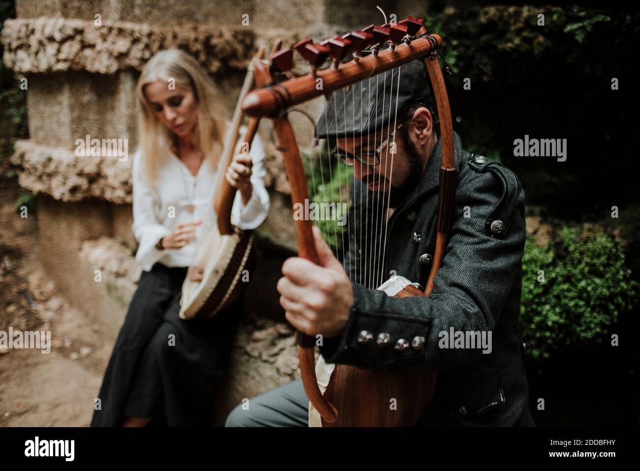 Lyre instrument side view hi-res stock photography and images - Alamy