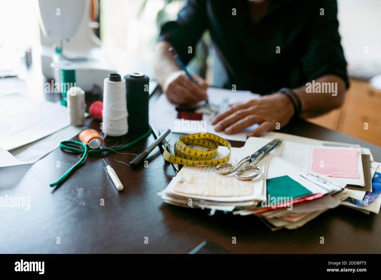 Costume designer hi-res stock photography and images - Alamy