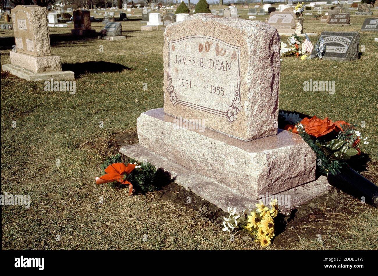 James Dean Grave James Dean Grave At The Park Cemetery Fairmont