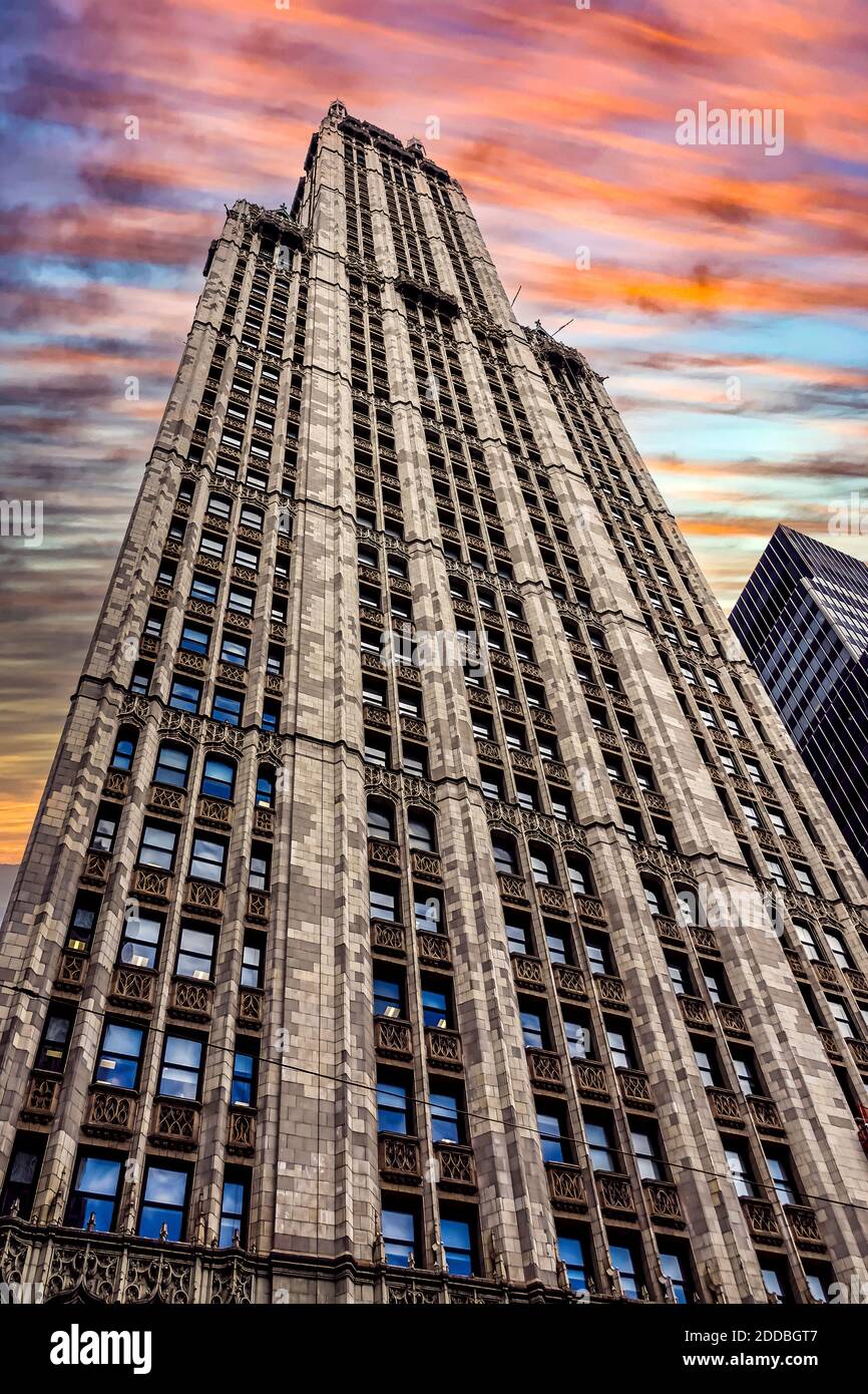 Tall skyscraper hi-res stock photography and images - Alamy