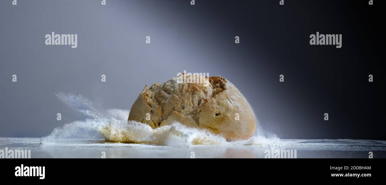 Flour splash hi-res stock photography and images - Alamy