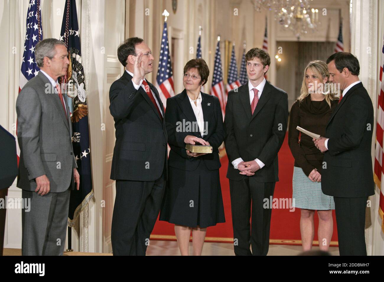 NO FILM, NO VIDEO, NO TV, NO DOCUMENTARY - President Bush watches as ...