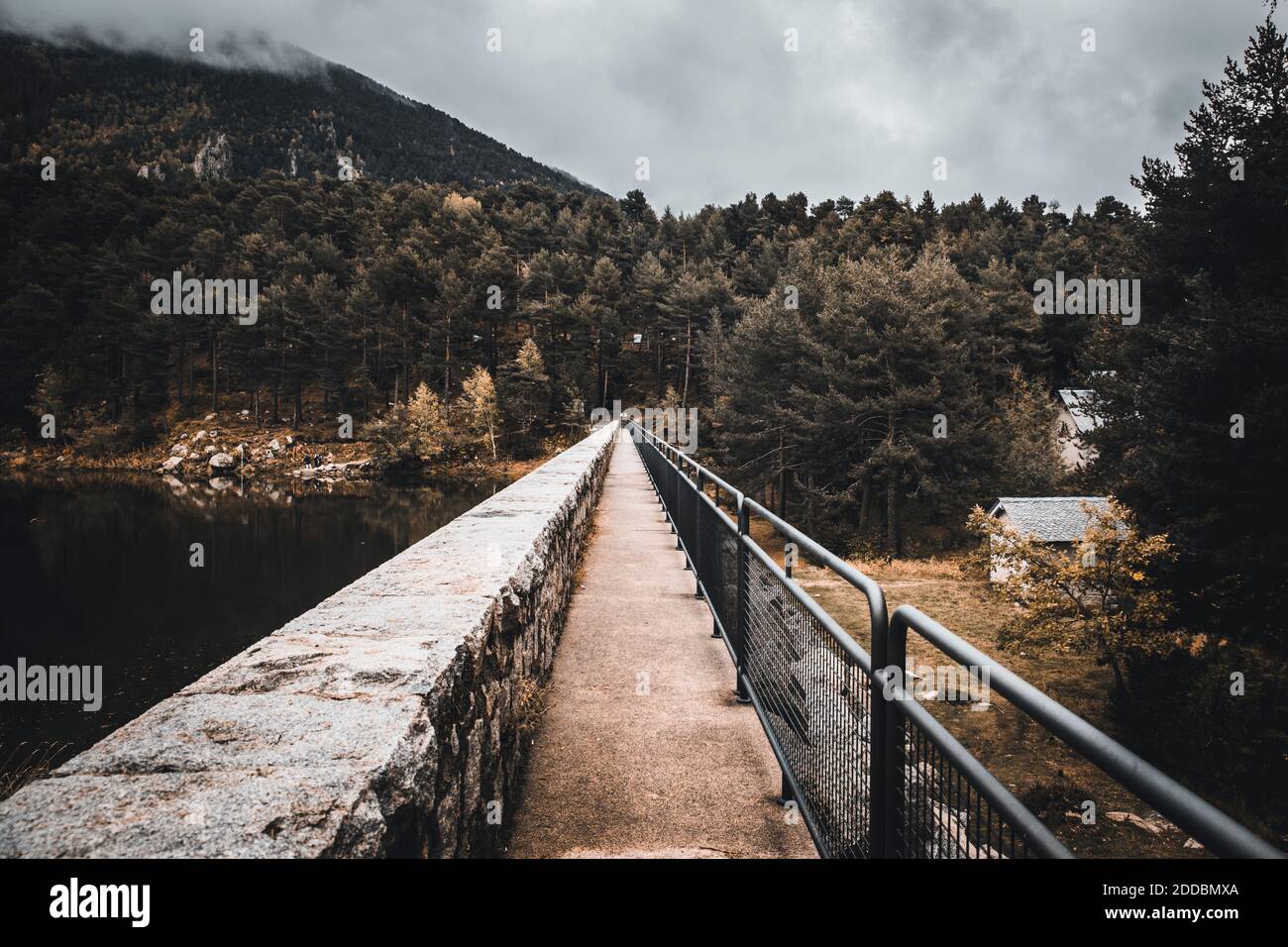 Narrow bridge hi-res stock photography and images - Alamy