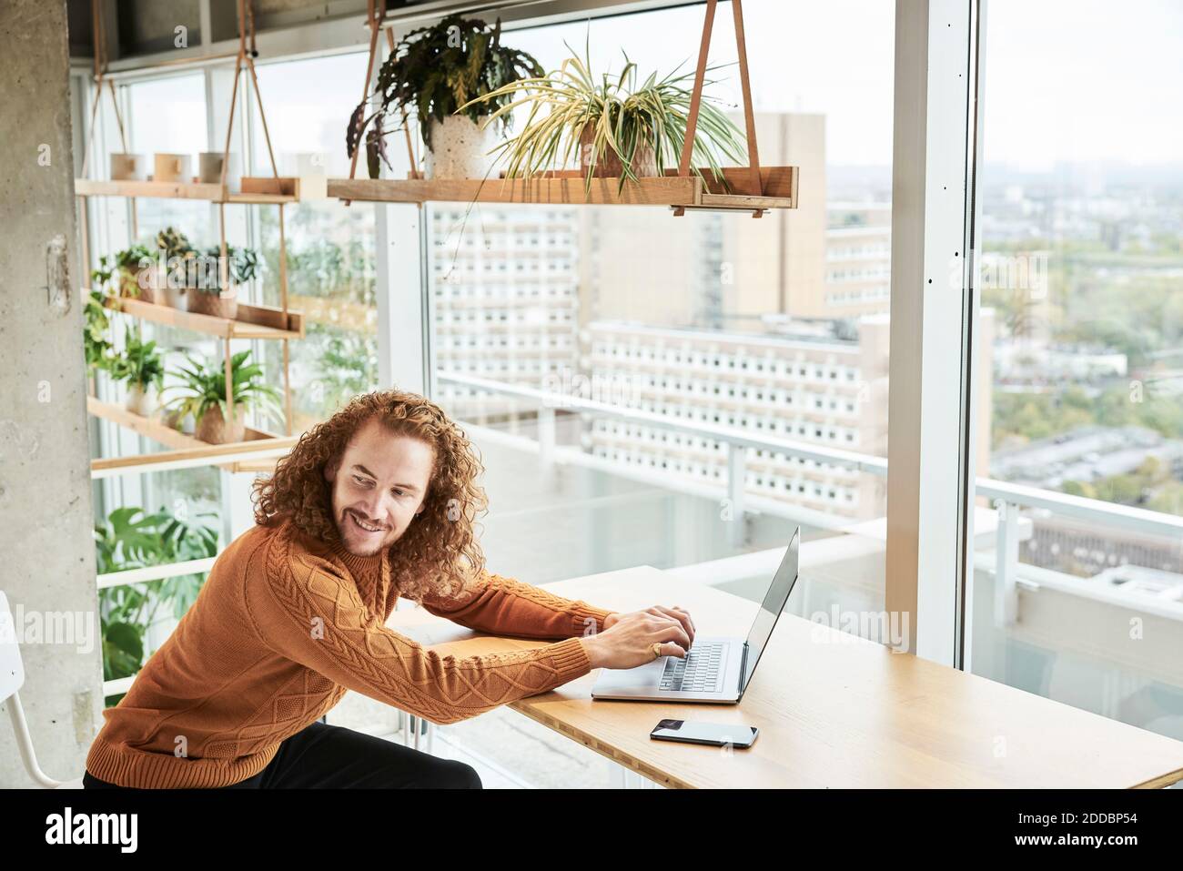 Over the shoulder man using laptop hi-res stock photography and images ...