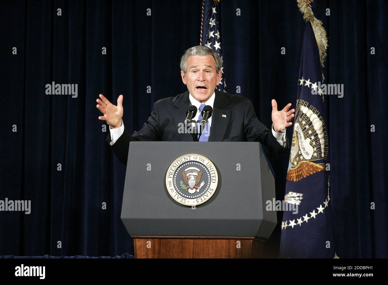 George w bush newspaper hi-res stock photography and images - Alamy