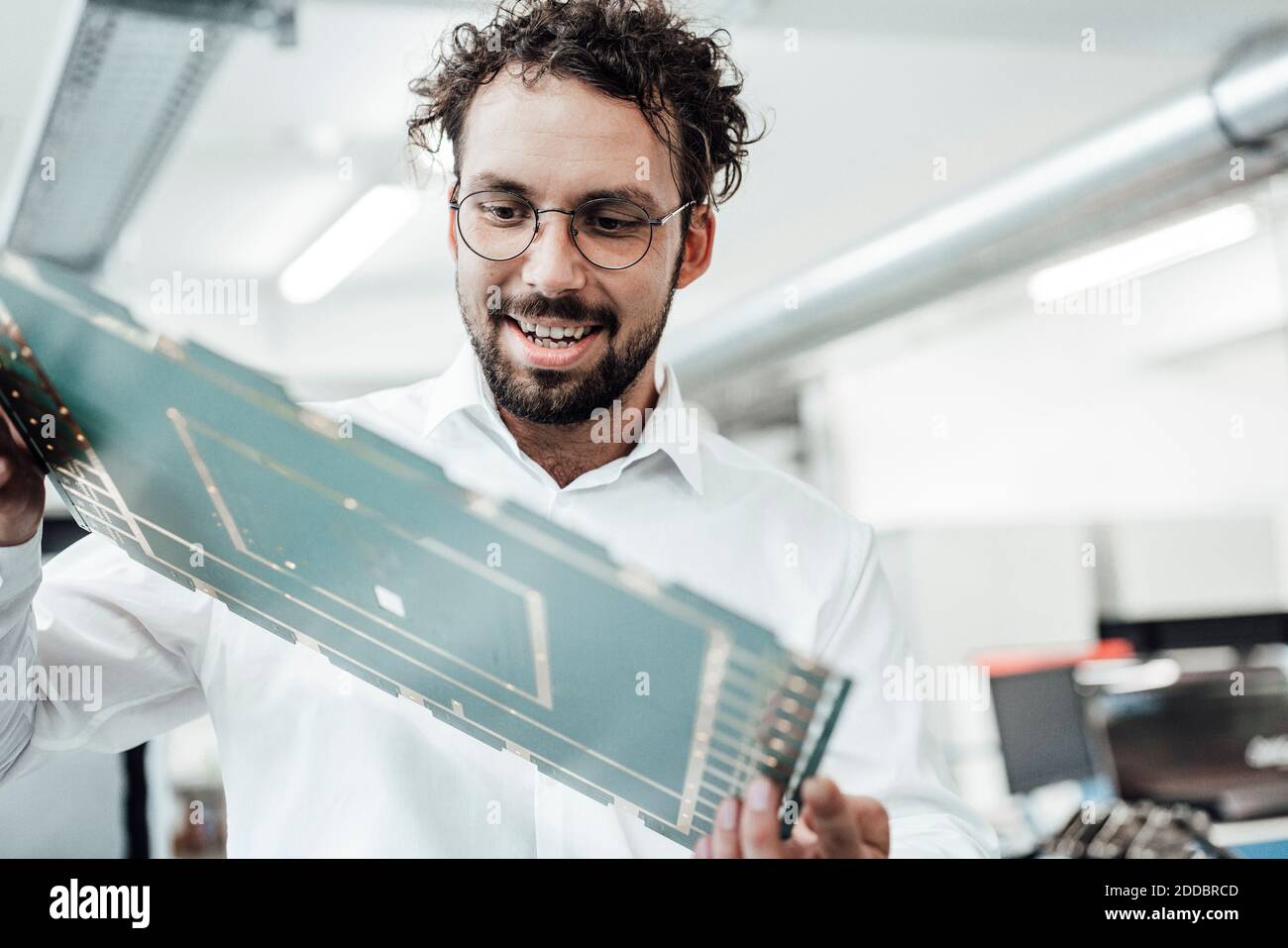 Male computer engineer hi-res stock photography and images - Alamy