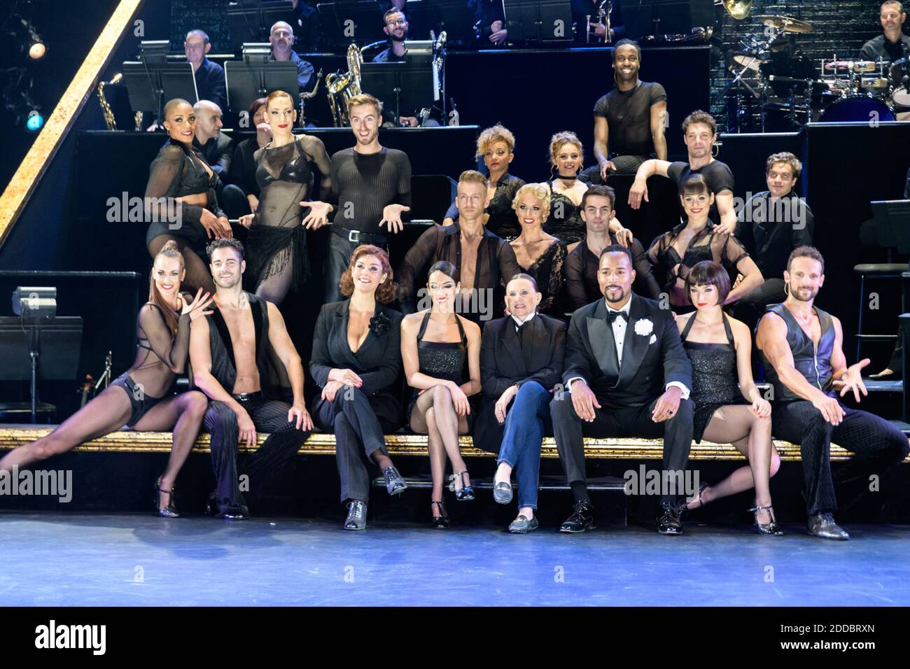 The whole cast of musical Chicago, on stage from September 26th at ...