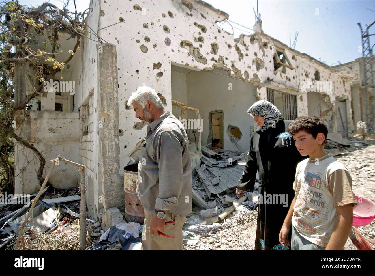 NO FILM, NO VIDEO, NO TV, NO DOCUMENTARY - Moussa Mansour (center ...