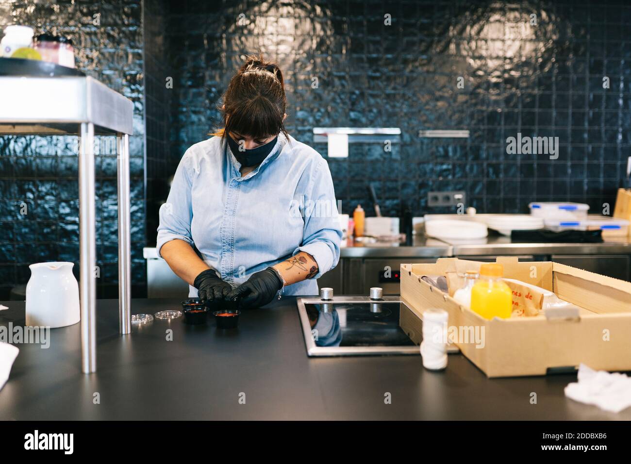 Condiment counter hi-res stock photography and images - Alamy