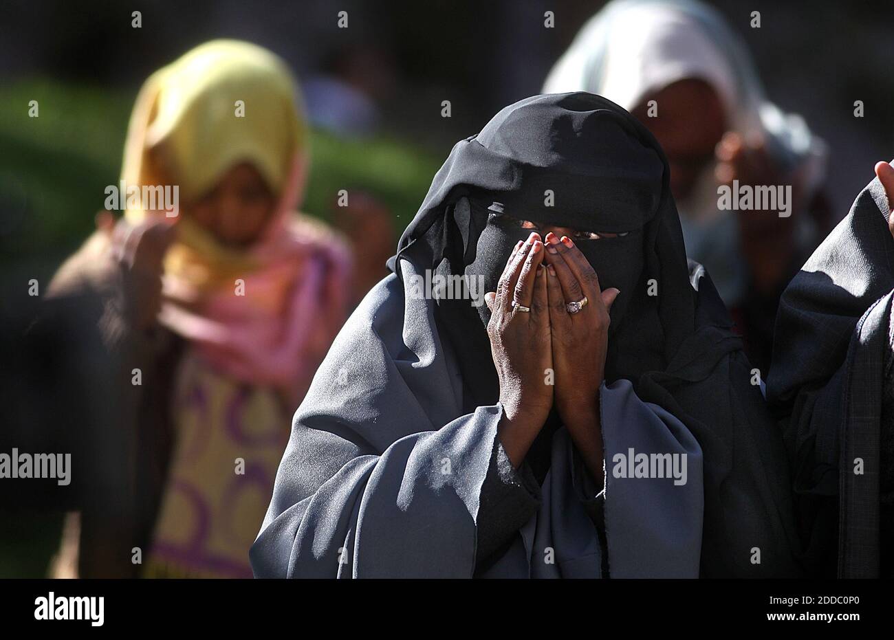NO FILM, NO VIDEO, NO TV, NO DOCUMENTARY - Women in Muslim dress pray ...