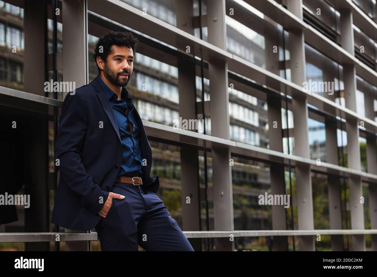 Man leaning against building hands hi-res stock photography and images ...