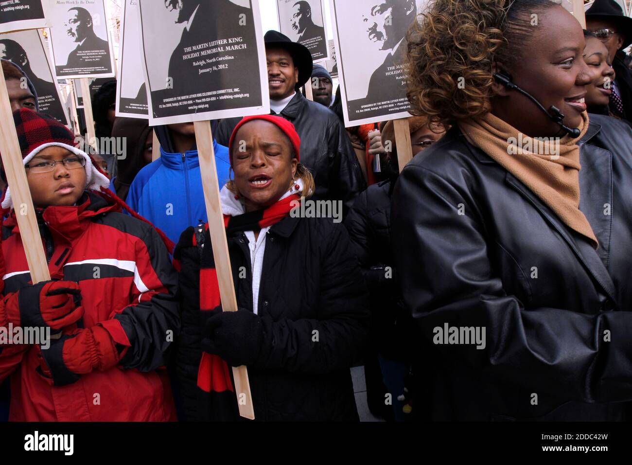 NO FILM, NO VIDEO, NO TV, NO DOCUMENTARY - Vickie Hicks, center, sings ...