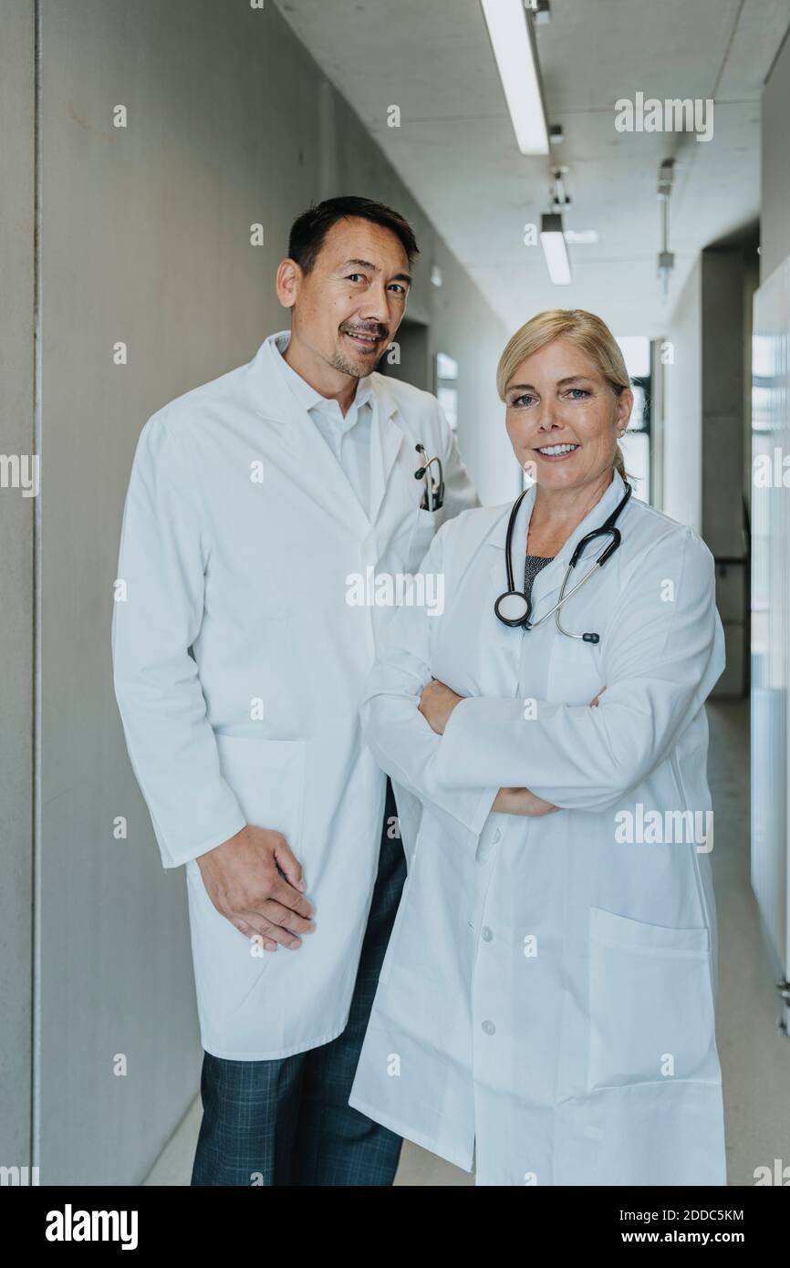 Asian female doctor scientist hi-res stock photography and images - Alamy