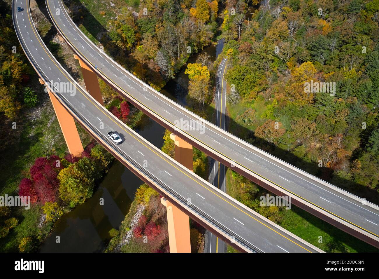 USA, West Virginia, Aerial view of U.S. Route 48 bridge stretching over ...