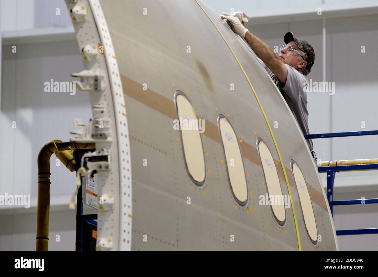 Boeing 787 dreamliner assembly hi-res stock photography and images - Alamy