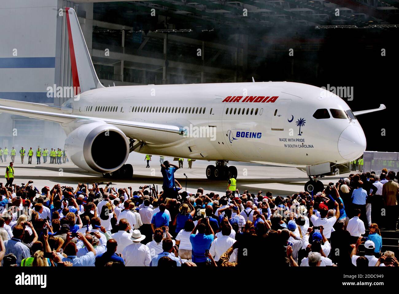 Boeing 787 dreamliner assembly hi-res stock photography and images - Alamy