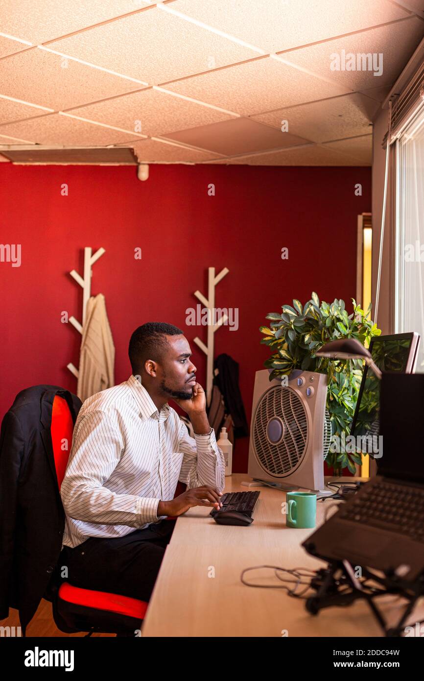 Computer focused hi-res stock photography and images - Alamy