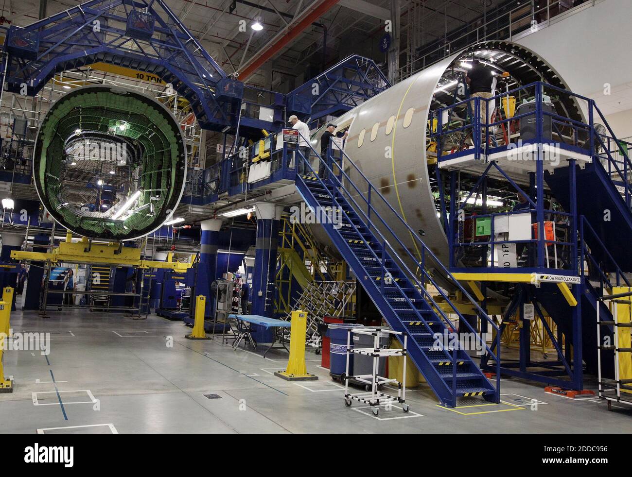 Boeing 787 dreamliner assembly hi-res stock photography and images - Alamy