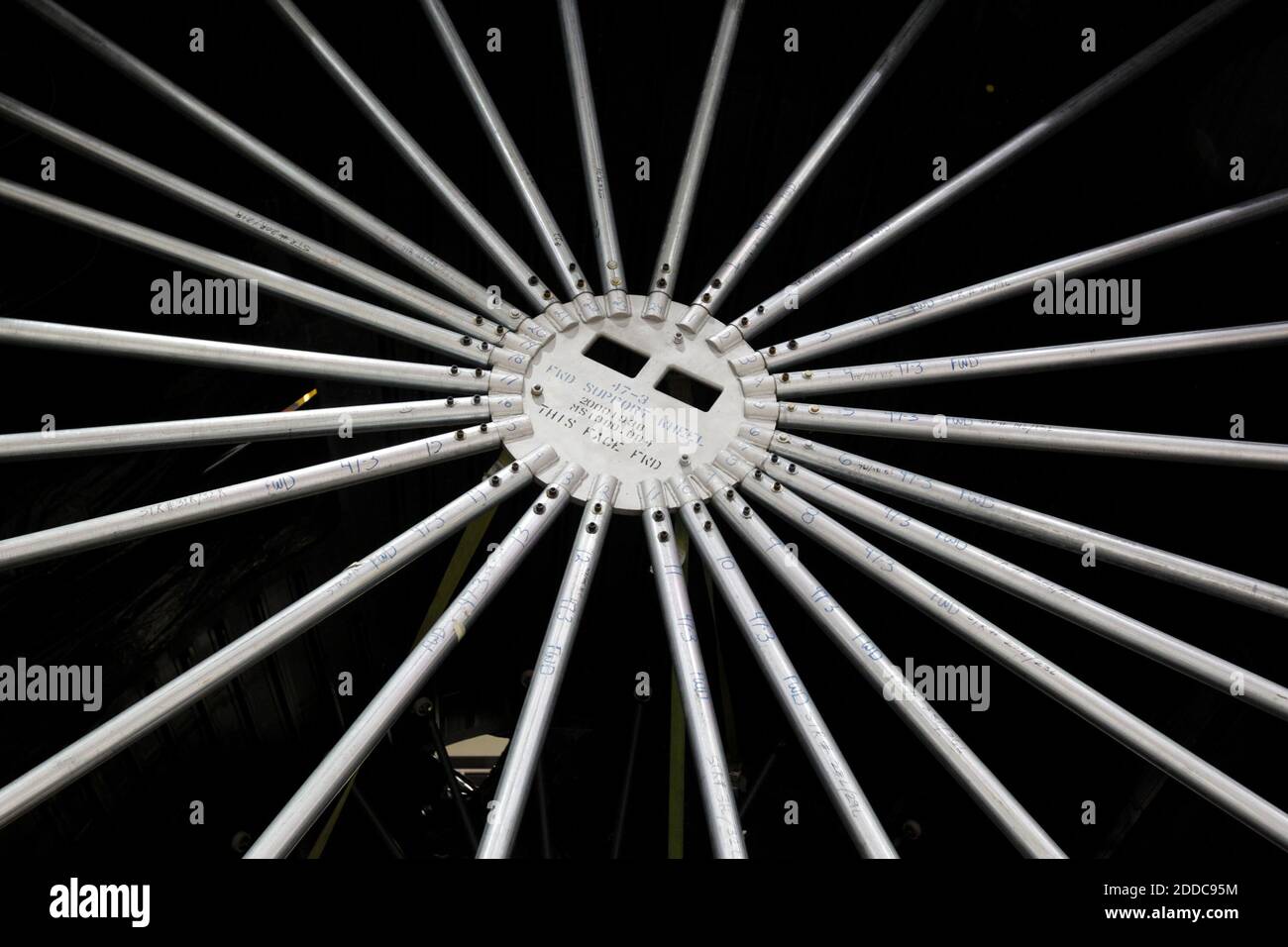 Boeing 787 aircraft assembly hi-res stock photography and images - Alamy