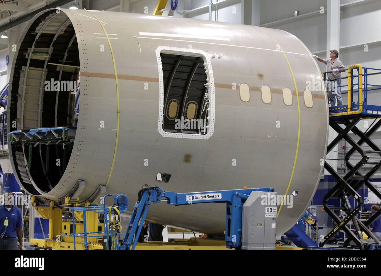 Boeing 787 dreamliner assembly hi-res stock photography and images - Alamy