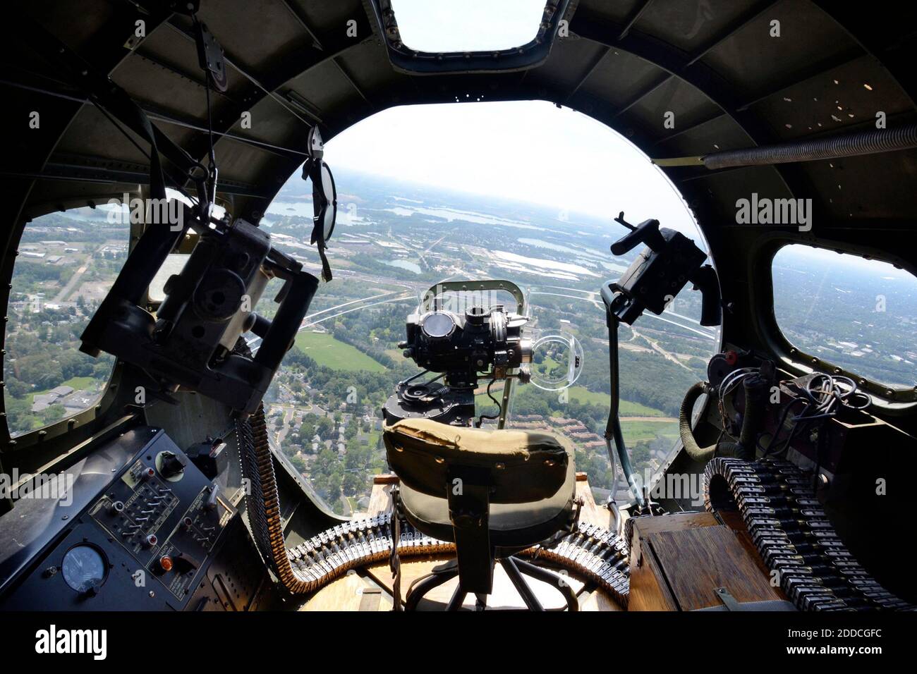 B 17 front view hi-res stock photography and images - Alamy