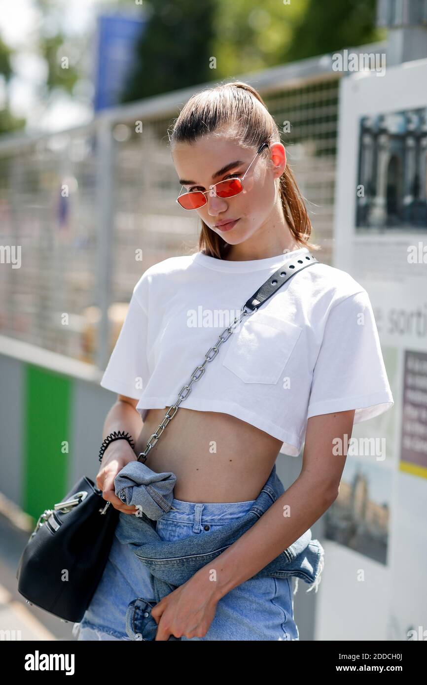 Street style, model Meghan Roche after Chanel Fall-Winter 2018-2019 ...