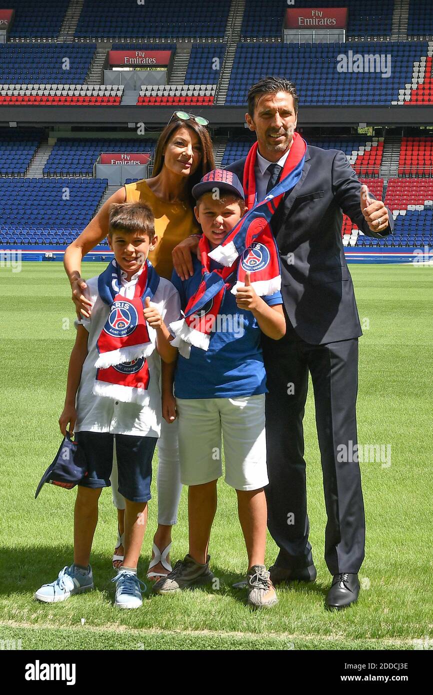 Gianluigi Buffon and his family pose after signing with the Paris Saint ...