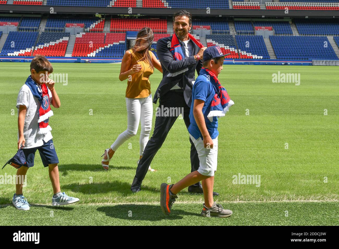 Gianluigi Buffon and his family pose after signing with the Paris Saint ...