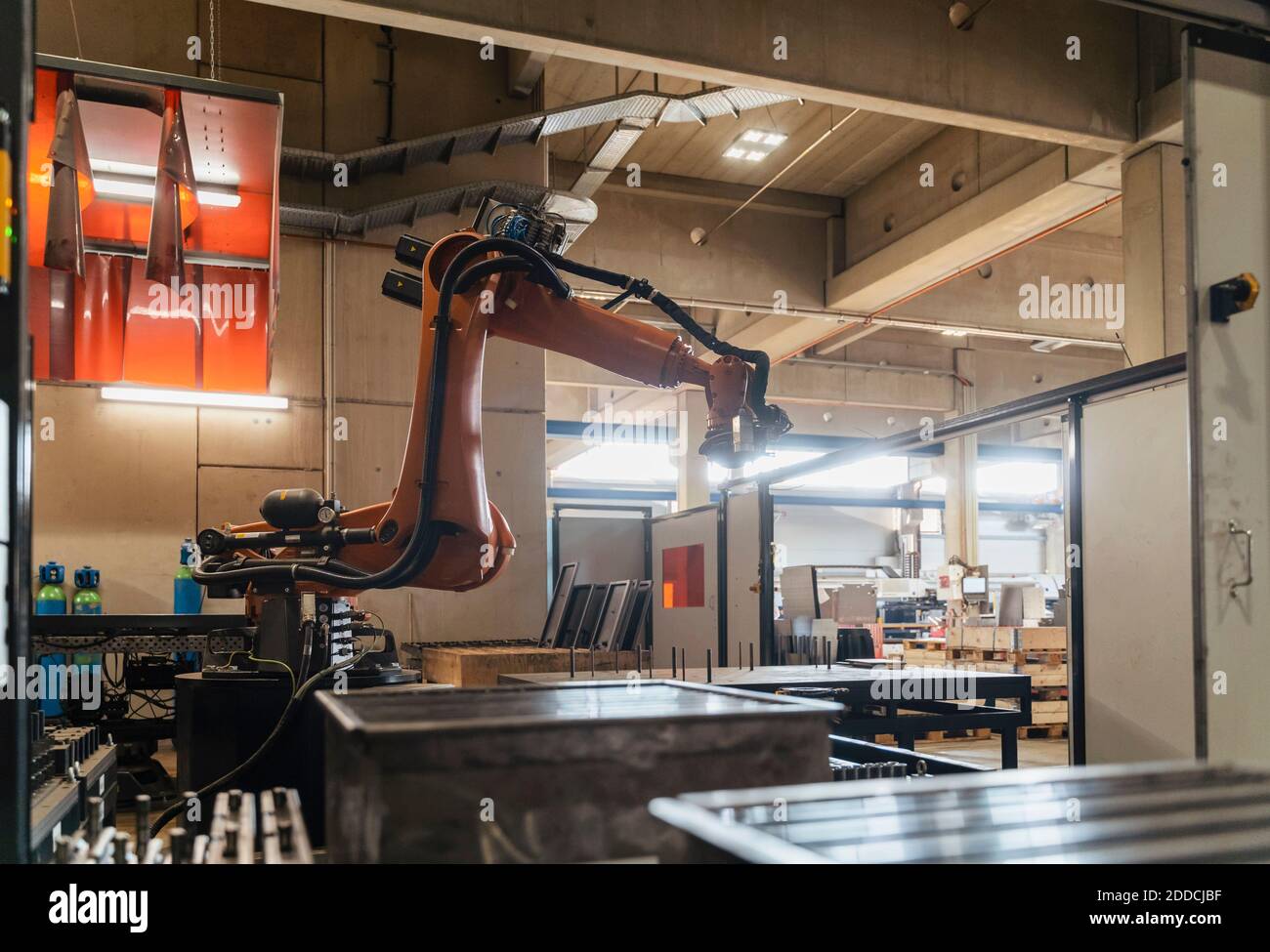 Automated robotic arms in manufacturing factory Stock Photo - Alamy