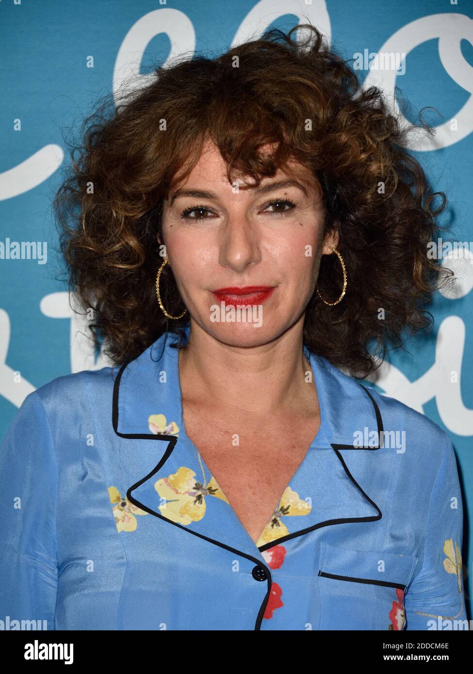 Anne Depetrini assiste a la premiere de L'Ecole Est Finie a Paris ...