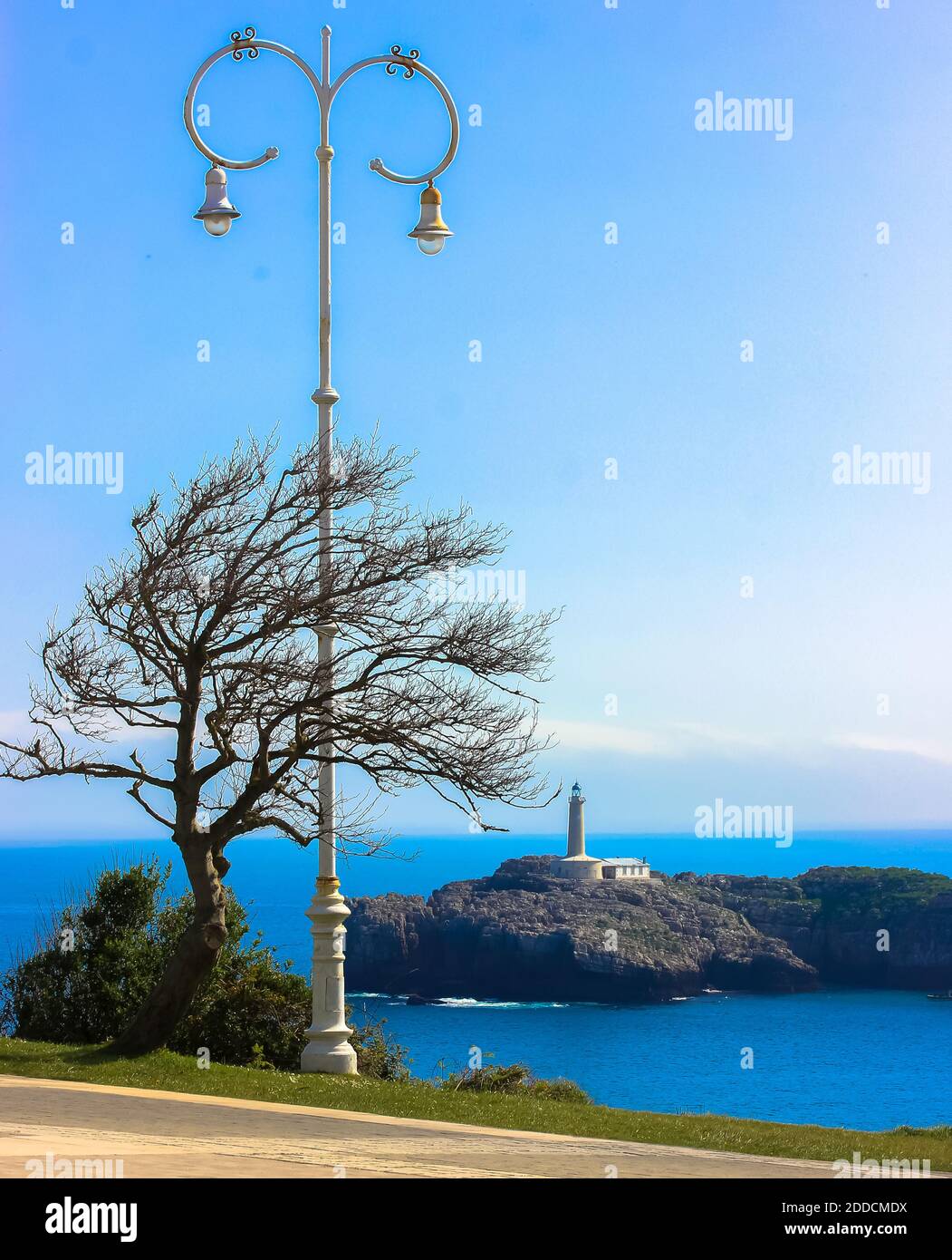 Isla y faro de mouro hi-res stock photography and images - Alamy