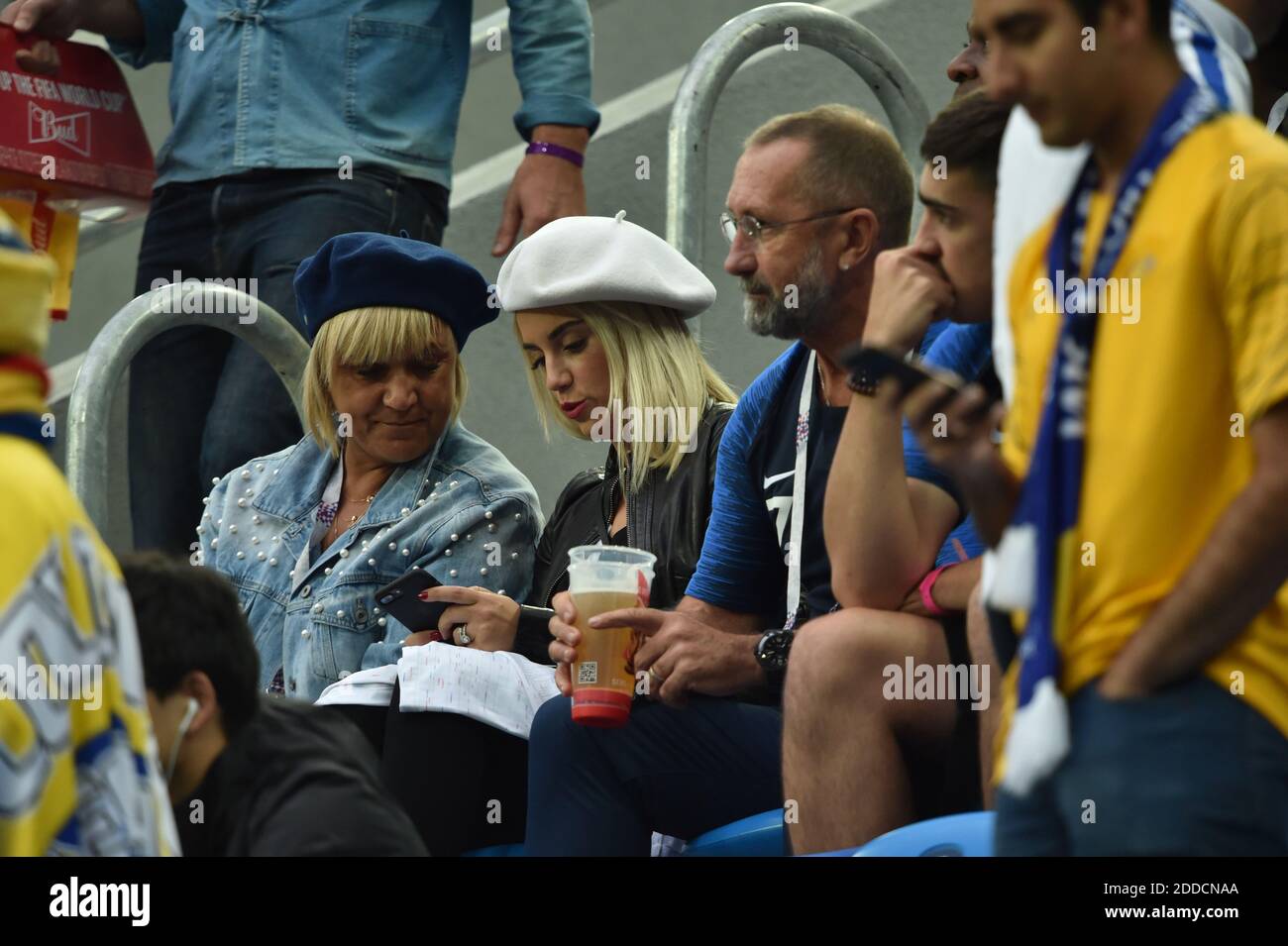 Wags and girlfriends hi-res stock photography and images - Alamy