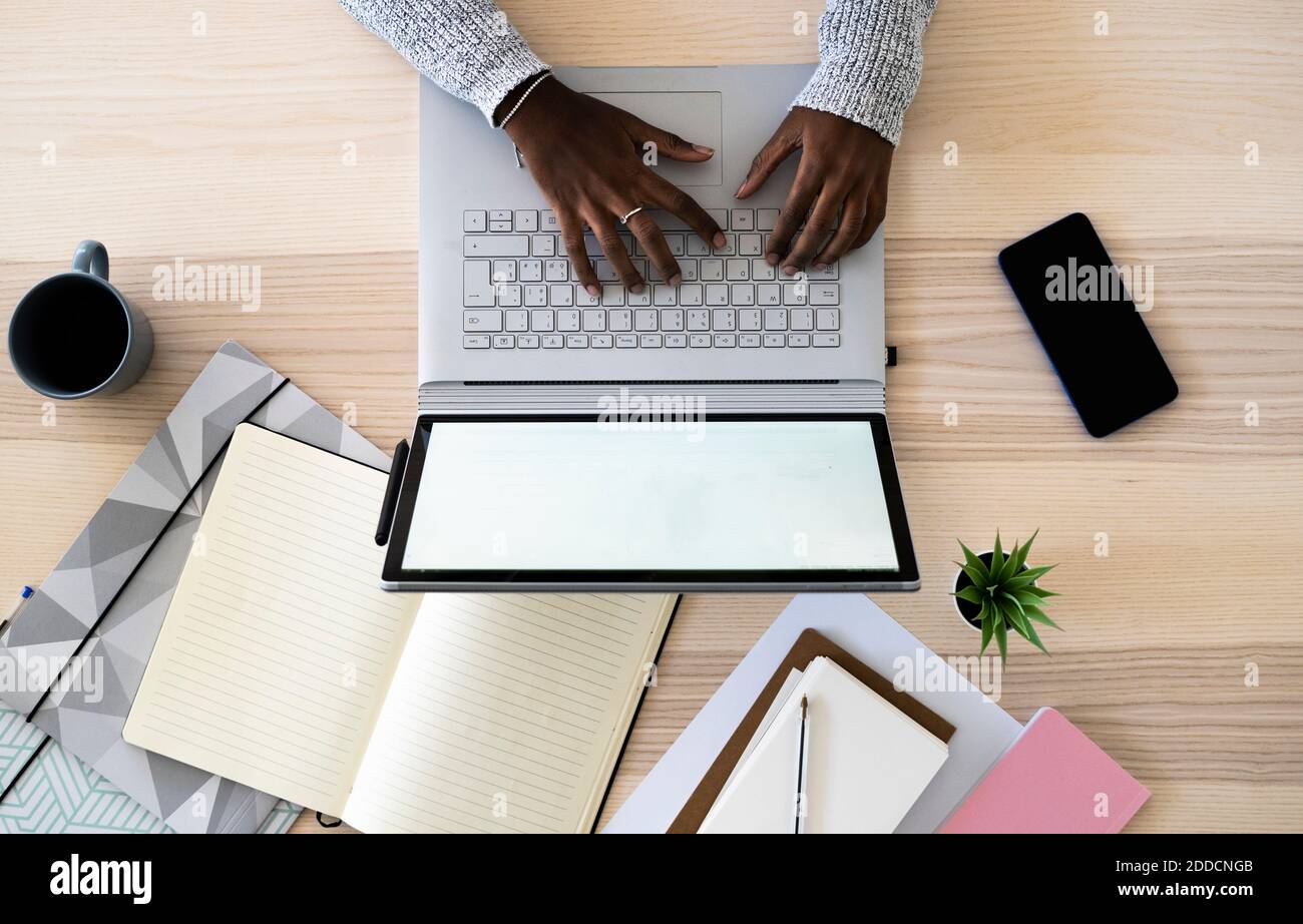 Female hands using laptop hi-res stock photography and images - Alamy
