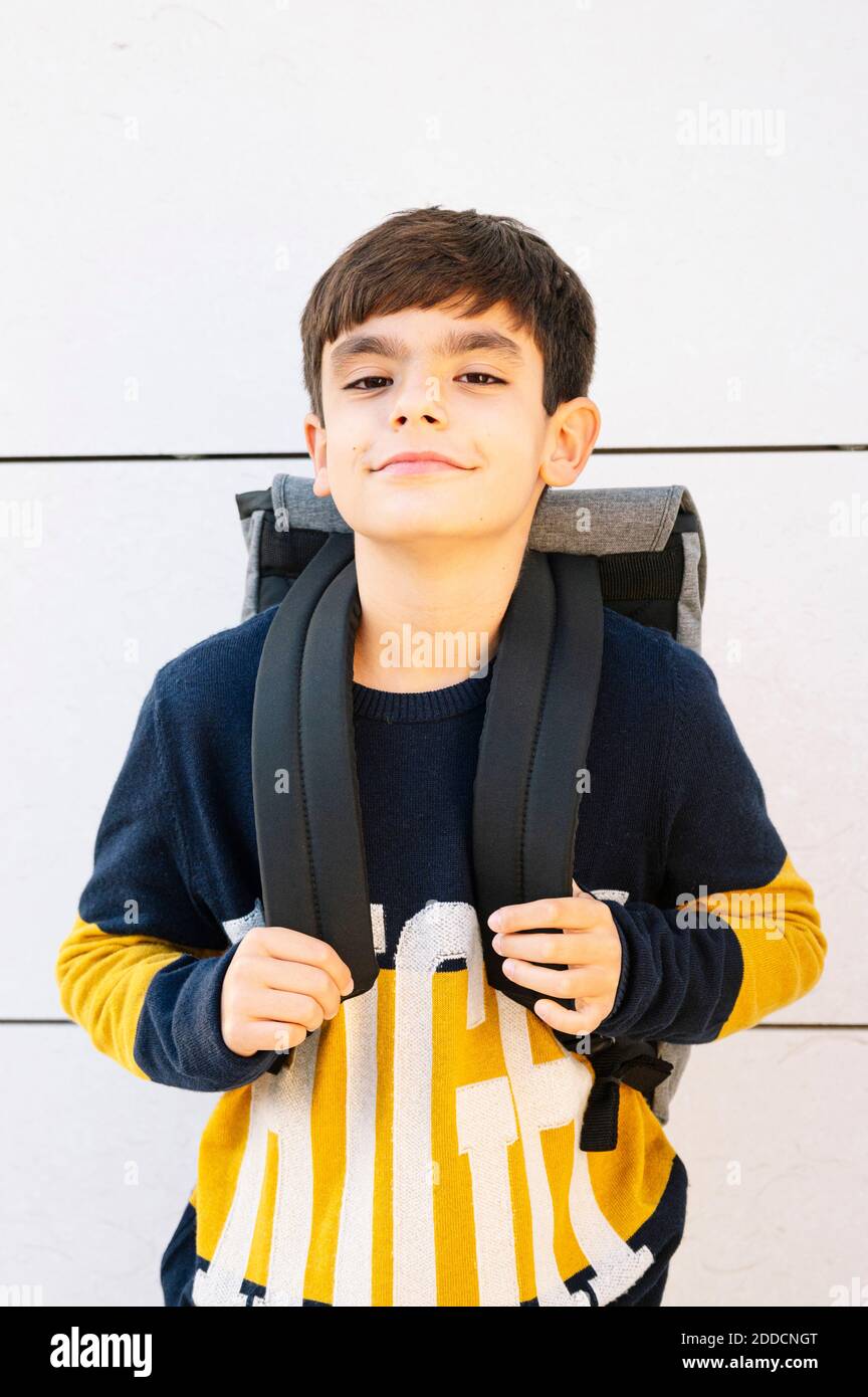 Boy standing up against wall hi-res stock photography and images - Alamy